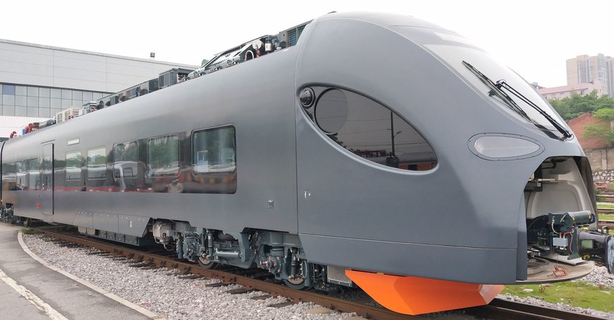 Leo Express Receives First Sirius EMU from CRRC | Railway International