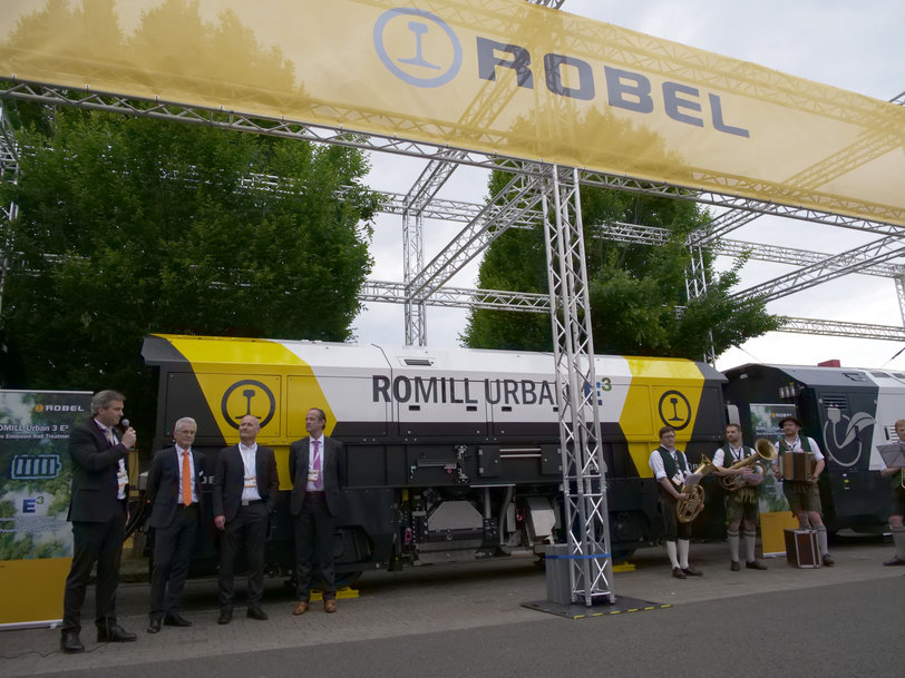 Handover of the Robel Hybrid Milling Machine to Plasser American ...