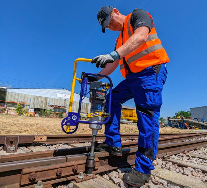 RAIL LIVE: GEISMAR UNVEILS MANTIS AND NAUTILUS | Railway International